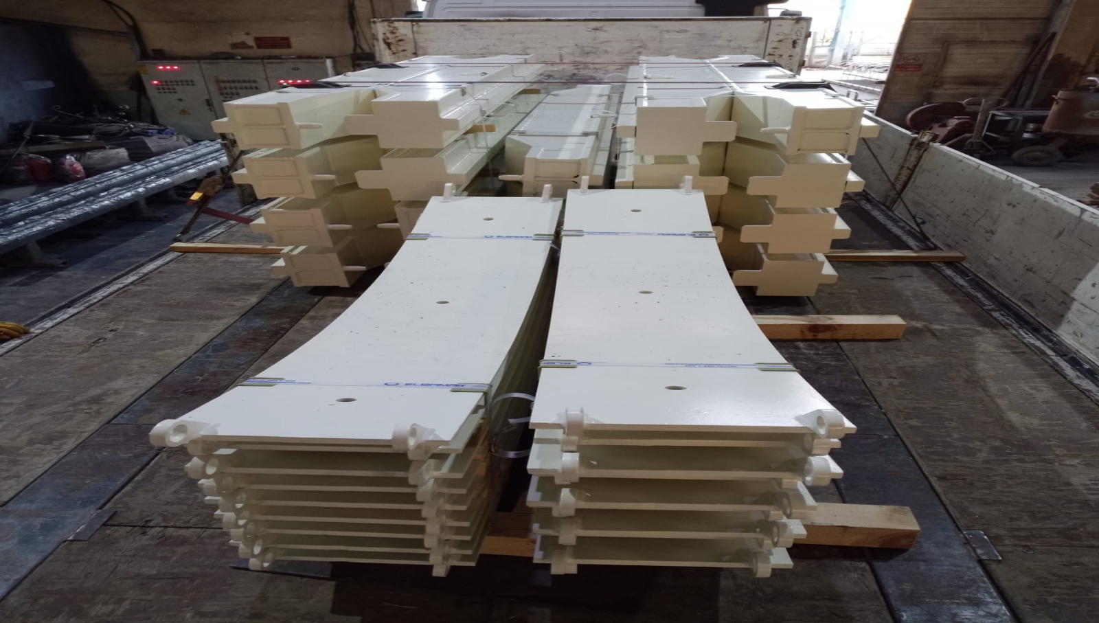 GANTRY RAIL SLEEPERS - FrsTunnel